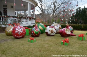 Governor Roy and Marie Barnes’ Home Decorated for Christmas
