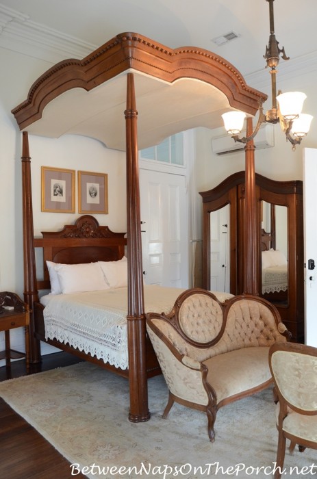 Tour Nottoway Plantation in White Castle, Louisiana