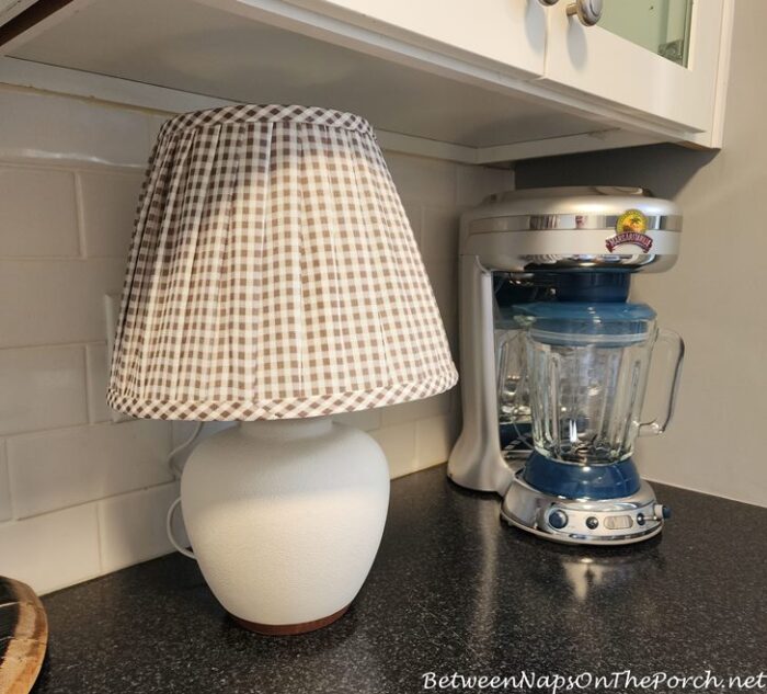 Small Lamp, Perfect For a Kitchen Or Butler’s Pantry
