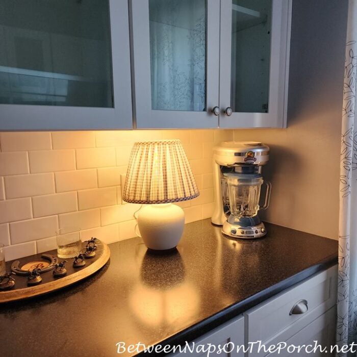 Small Lamp, Perfect For a Kitchen Or Butler’s Pantry