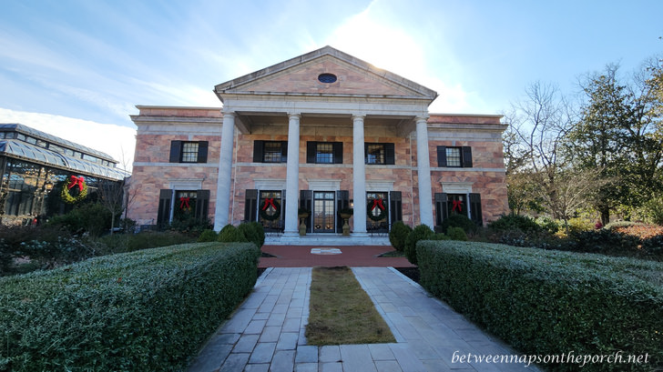 Tour The Beautiful Library & Bedrooms Inside The Historic Tate House ...